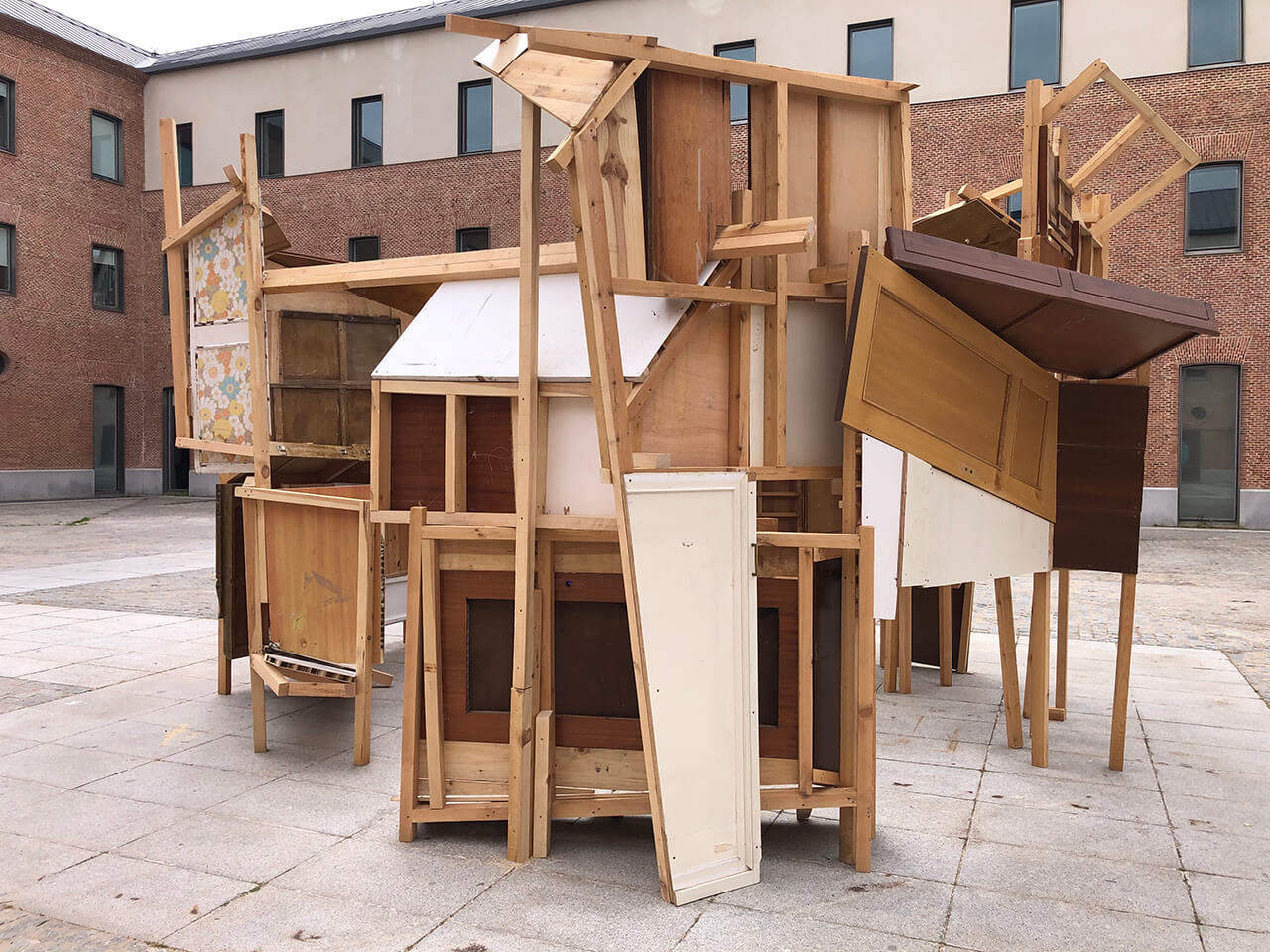 El ARTISTA ISIDRO BLASCO EXPONE SU OBRA EN MADBLUE - MadBlue